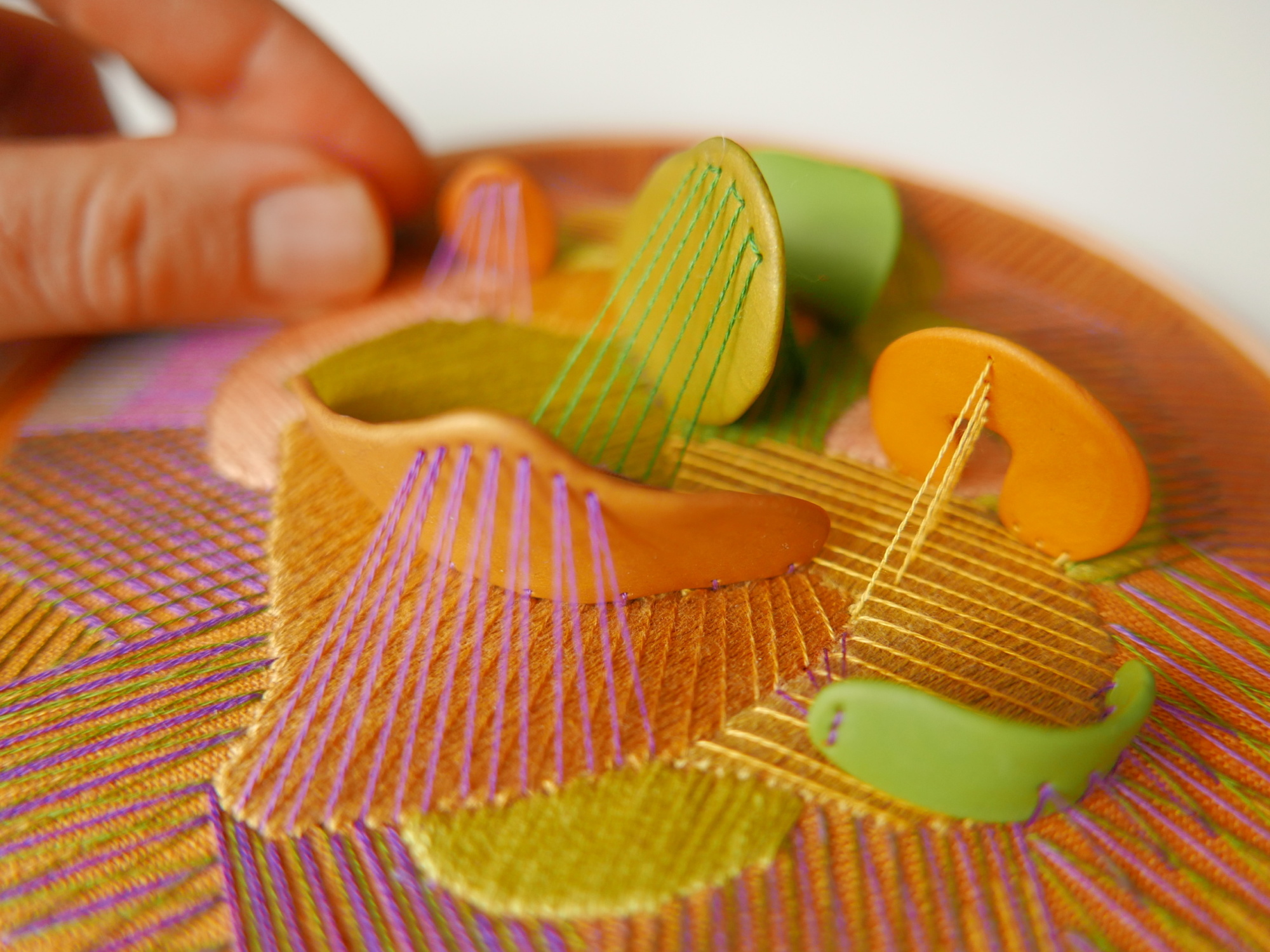 Hand embroidered 3D structures by Nibyniebo - Justyna Wołodkiewicz