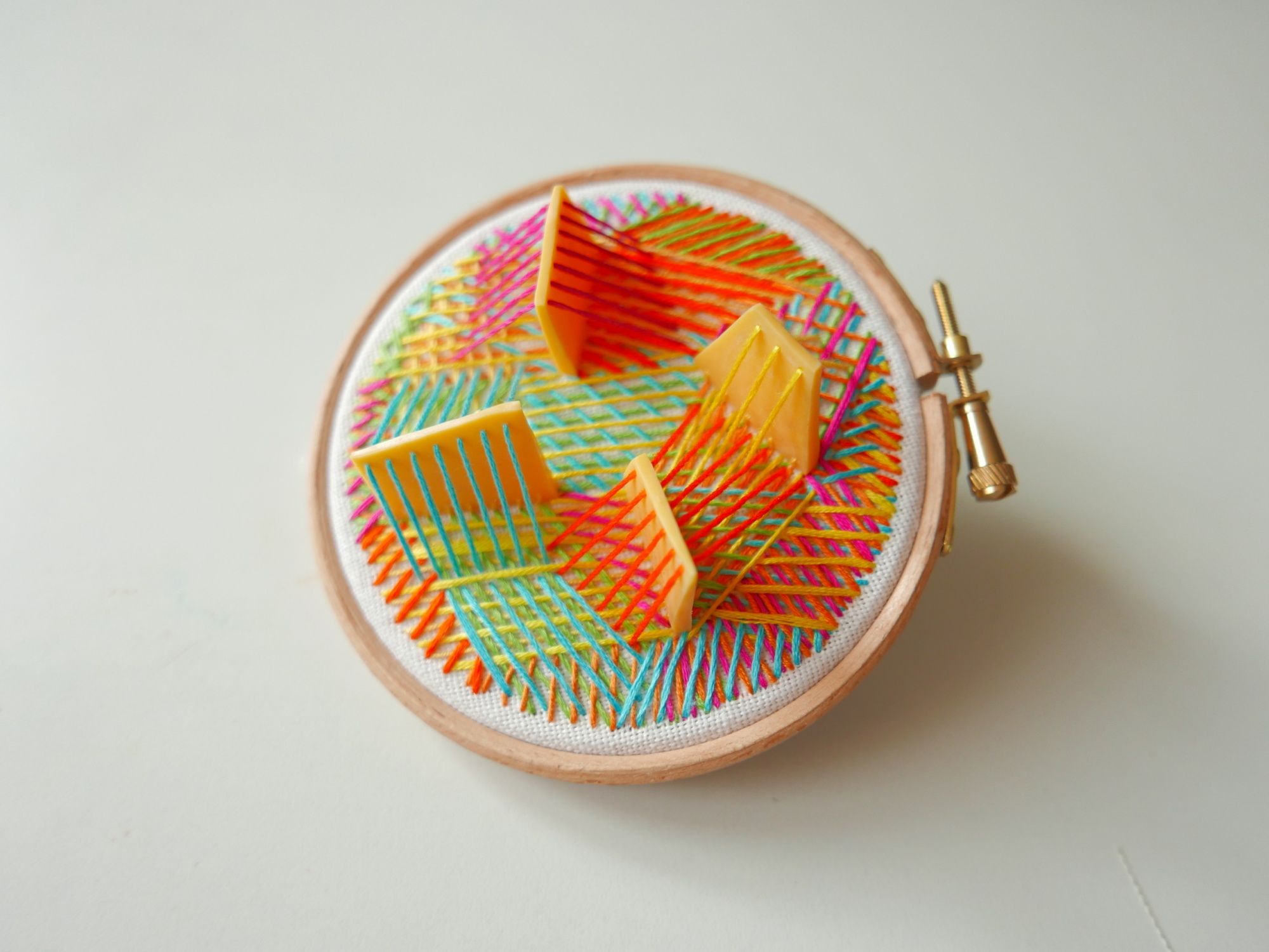 Hand embroidered 3D structures by Nibyniebo - Justyna Wołodkiewicz