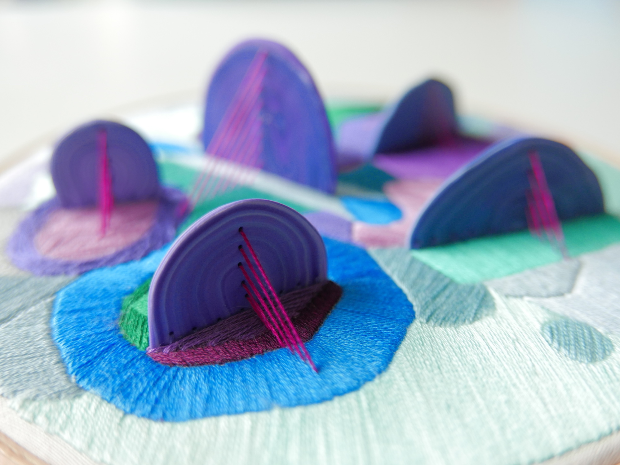 Hand embroidered 3D structures by Nibyniebo - Justyna Wołodkiewicz