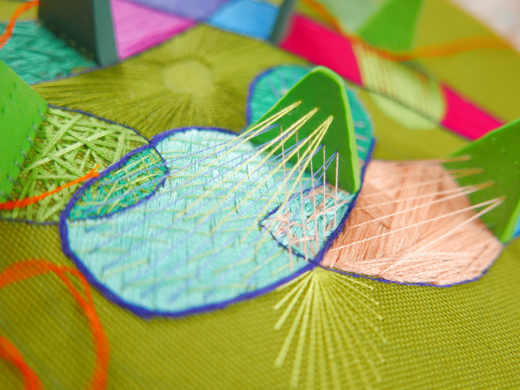 Hand embroidered 3D structures by Nibyniebo - Justyna Wołodkiewicz